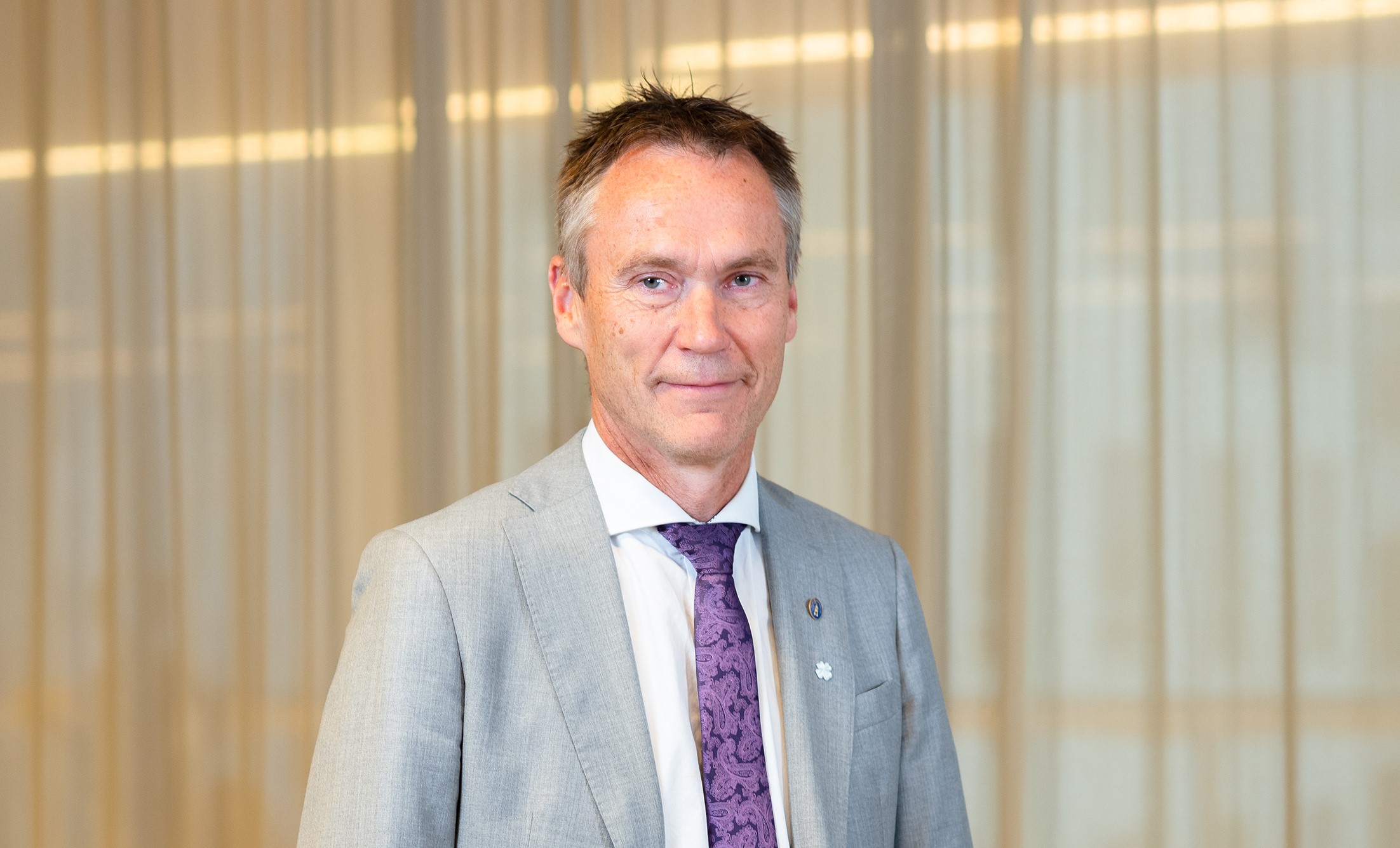 Försvarsmakten ska bidra mer till den gröna omställningen - Centerpartiet